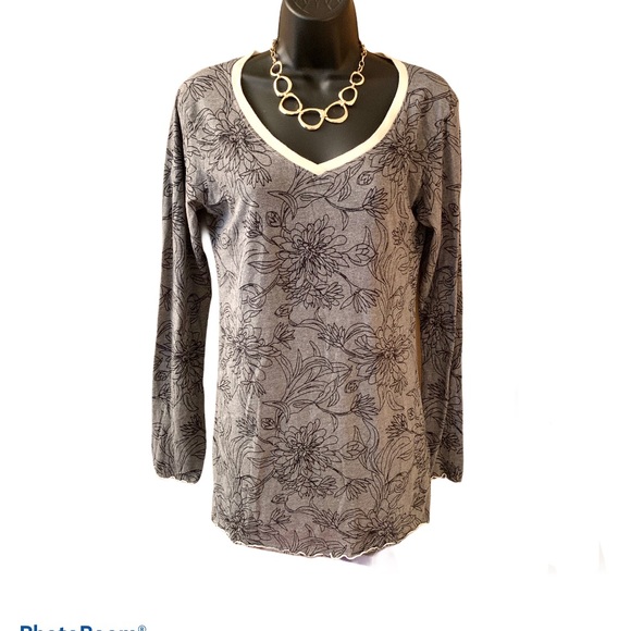 Erge Designs | Tops | Erge Design Long Sleeve V Neck Top Gray Print L ...